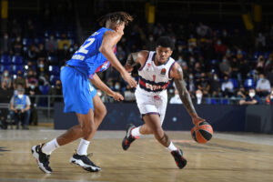 What Is Double Dribble In Basketball? An Ultimate Guide